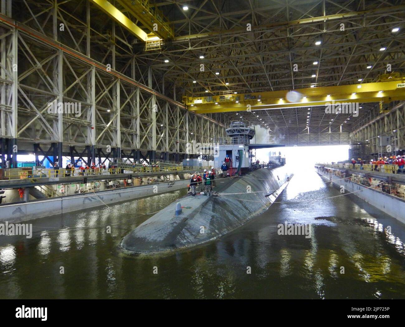 The Ohio-class ballistic-missile submarine USS Tennessee (SSBN 734 ...
