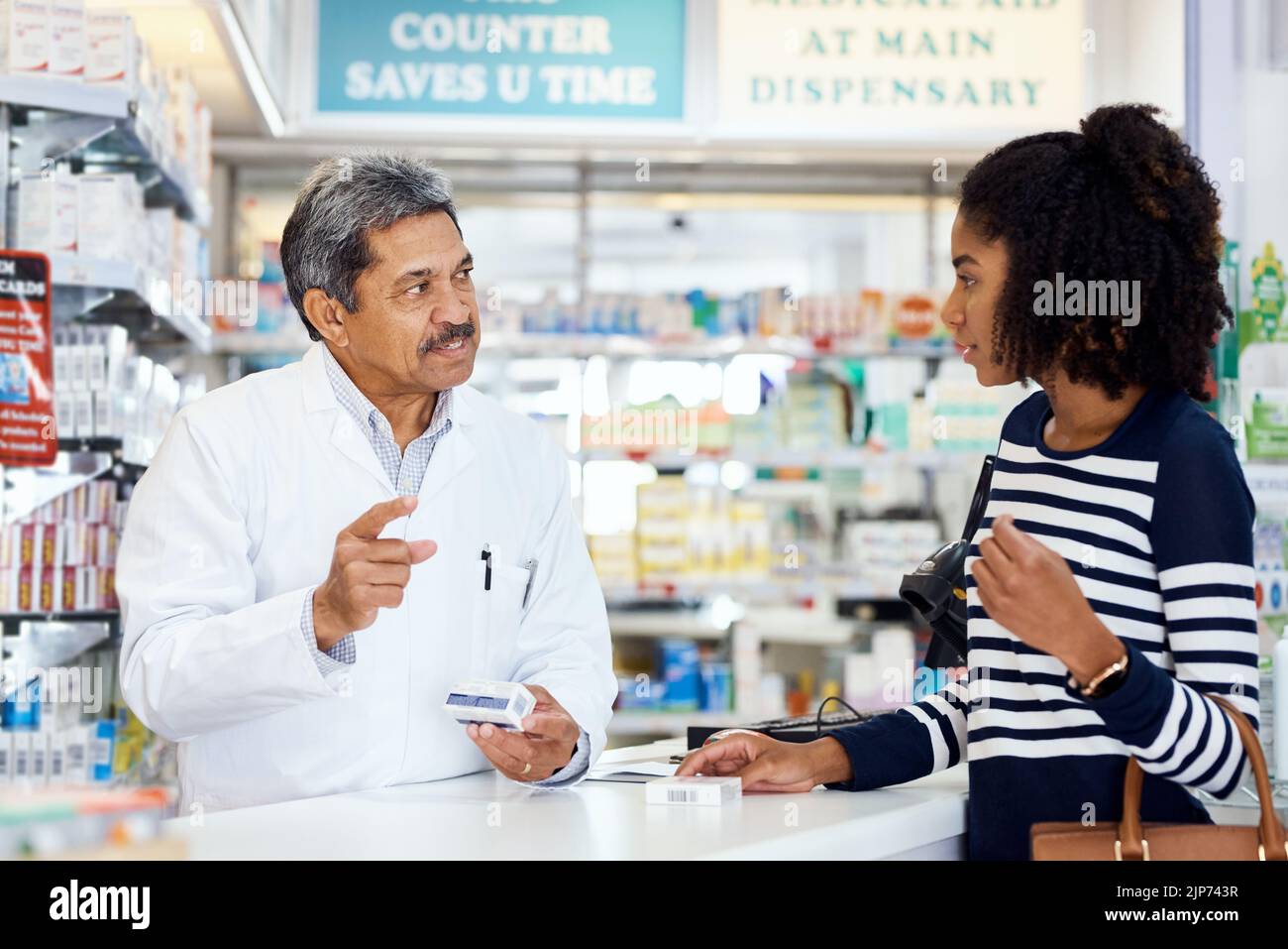 Woman pharmacist chemist hi-res stock photography and images - Alamy
