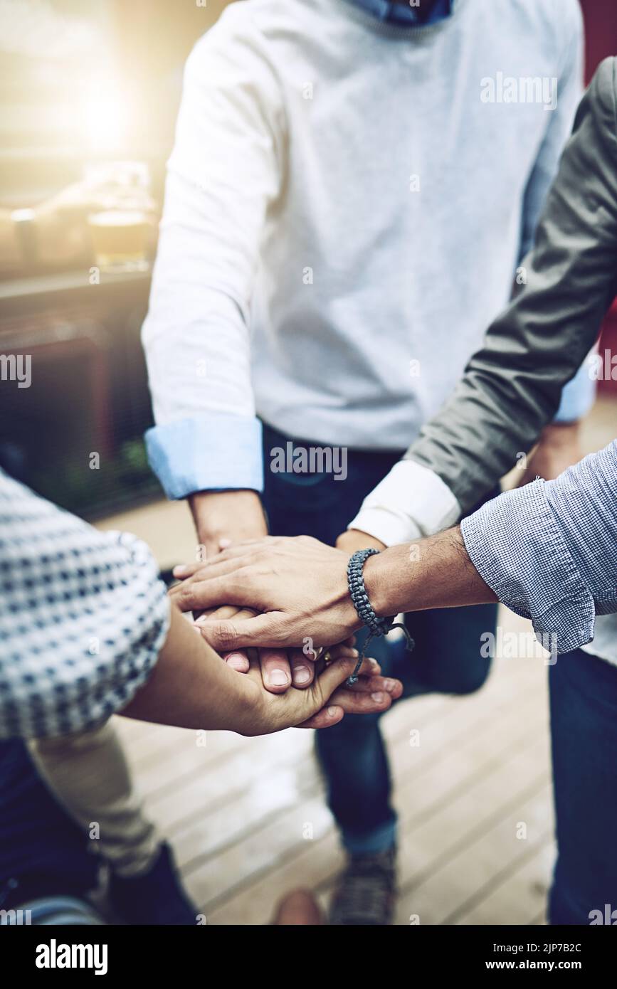 Outside group work hi-res stock photography and images - Alamy