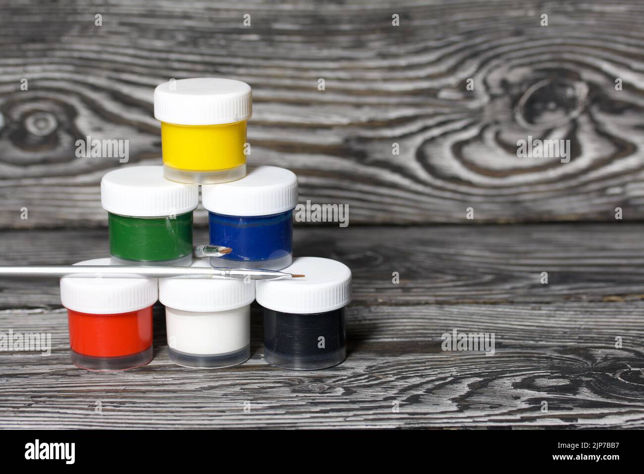 Container of professional artist brushes hi-res stock photography and ...