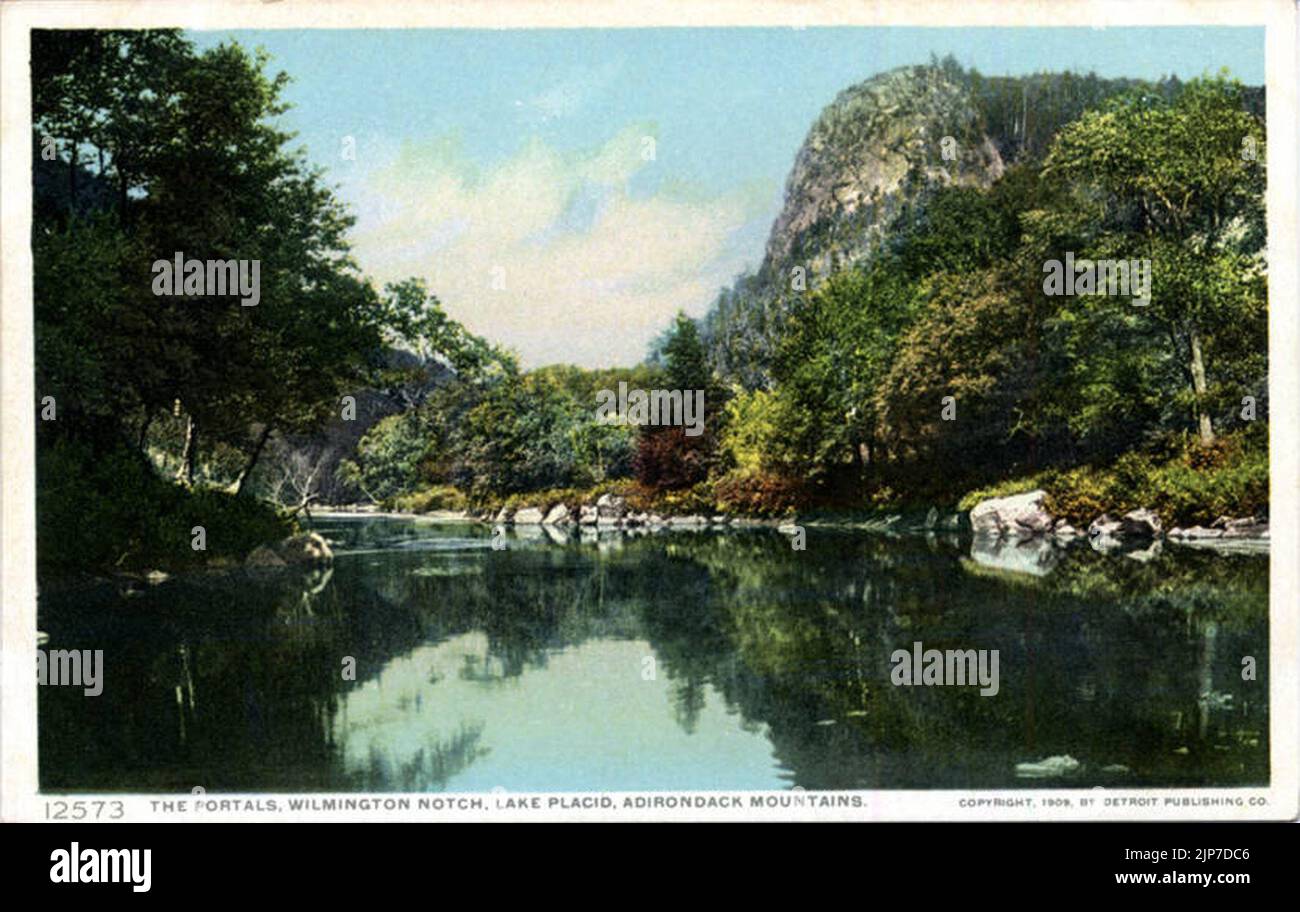 Notch lake hi-res stock photography and images - Alamy