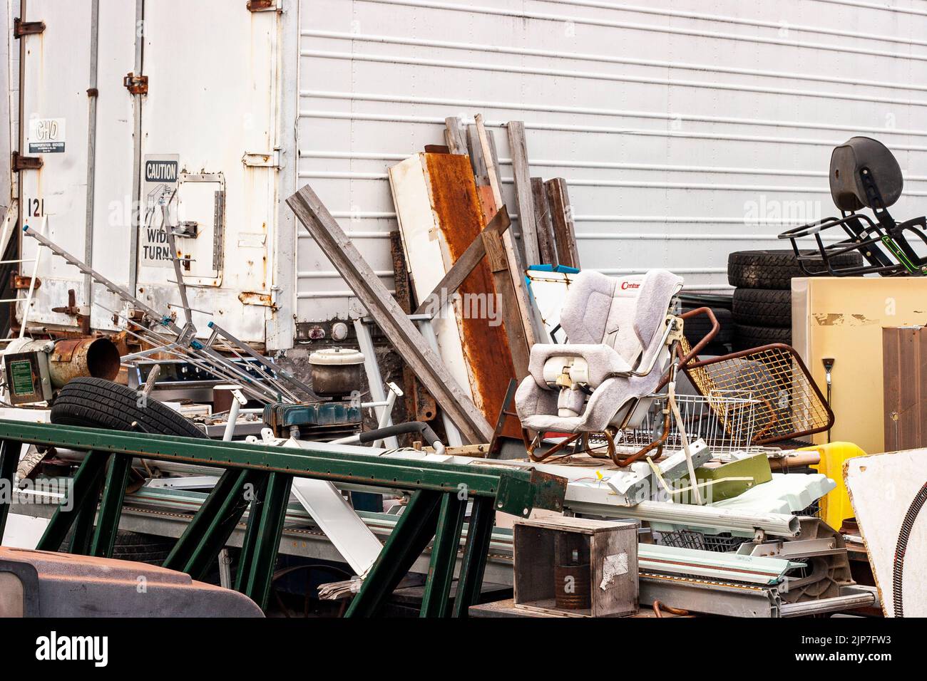 Throw away items hi-res stock photography and images - Alamy
