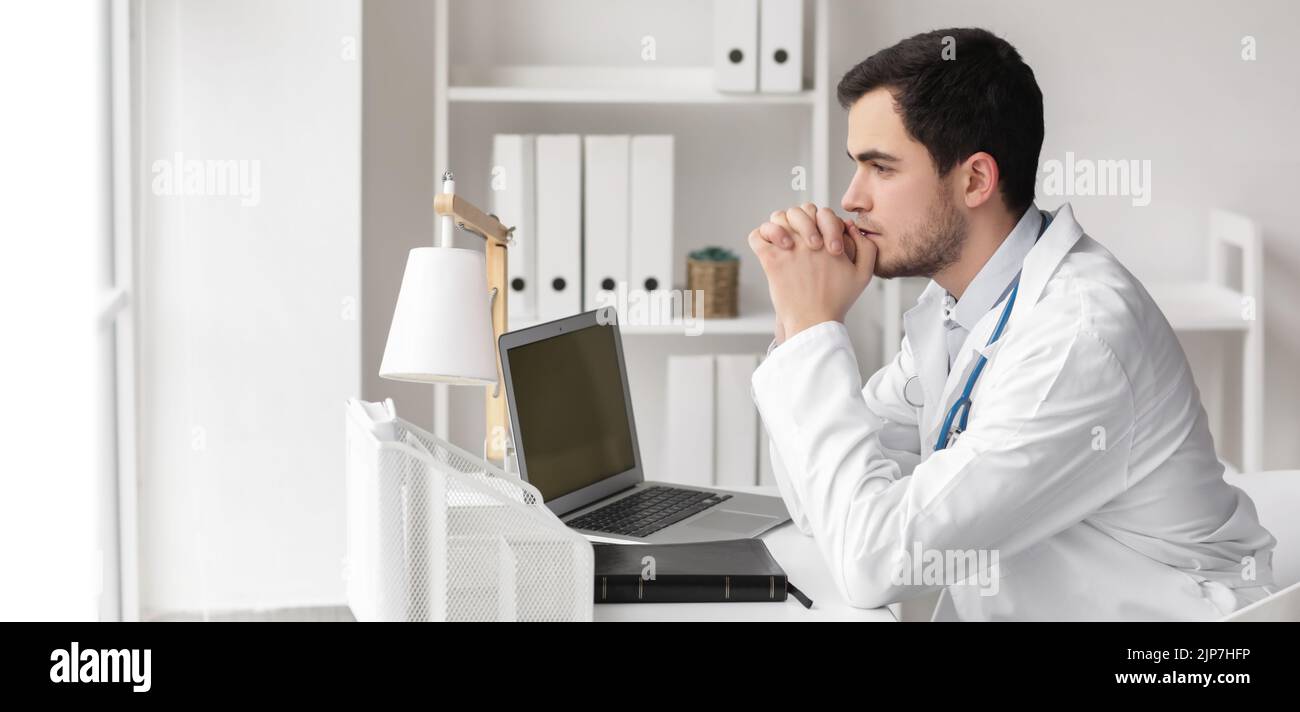 Religious doctor praying in clinic Stock Photo - Alamy