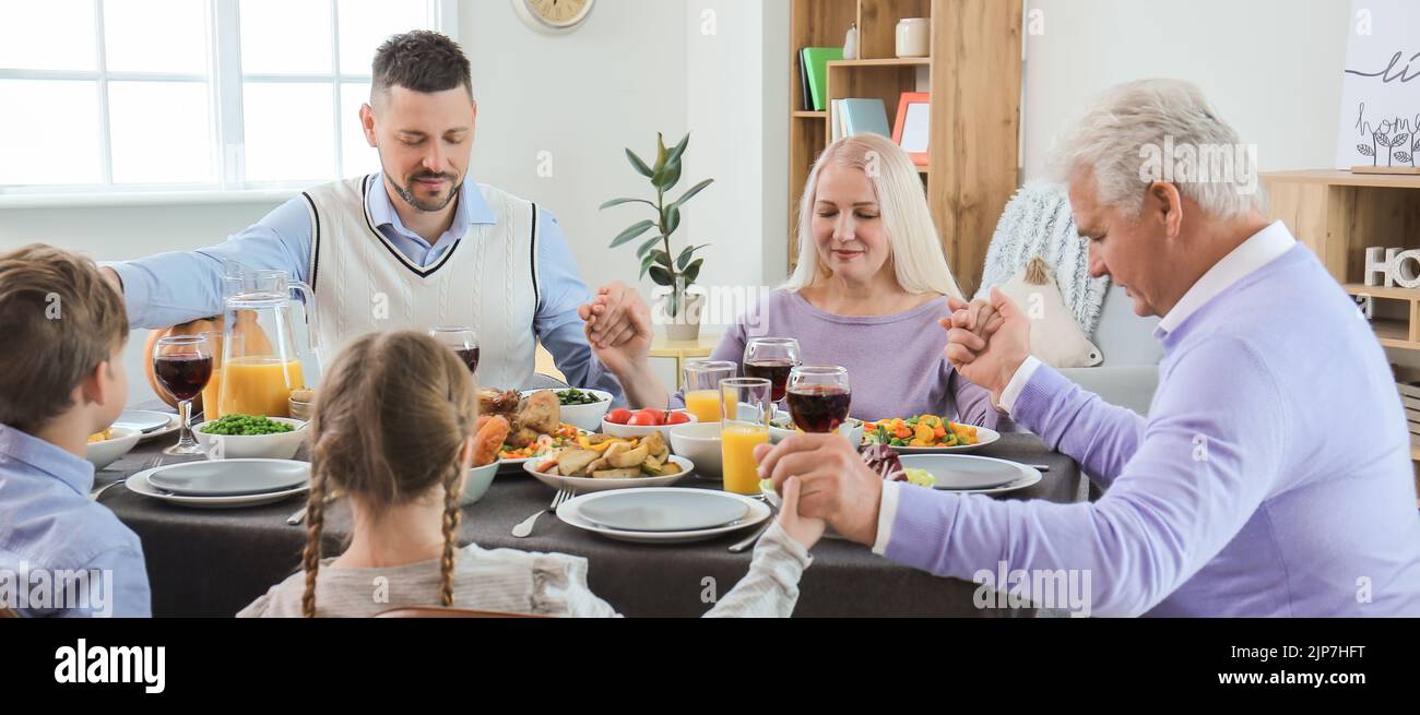 Family praying before celebrating Thanksgiving Day at home Stock Photo ...