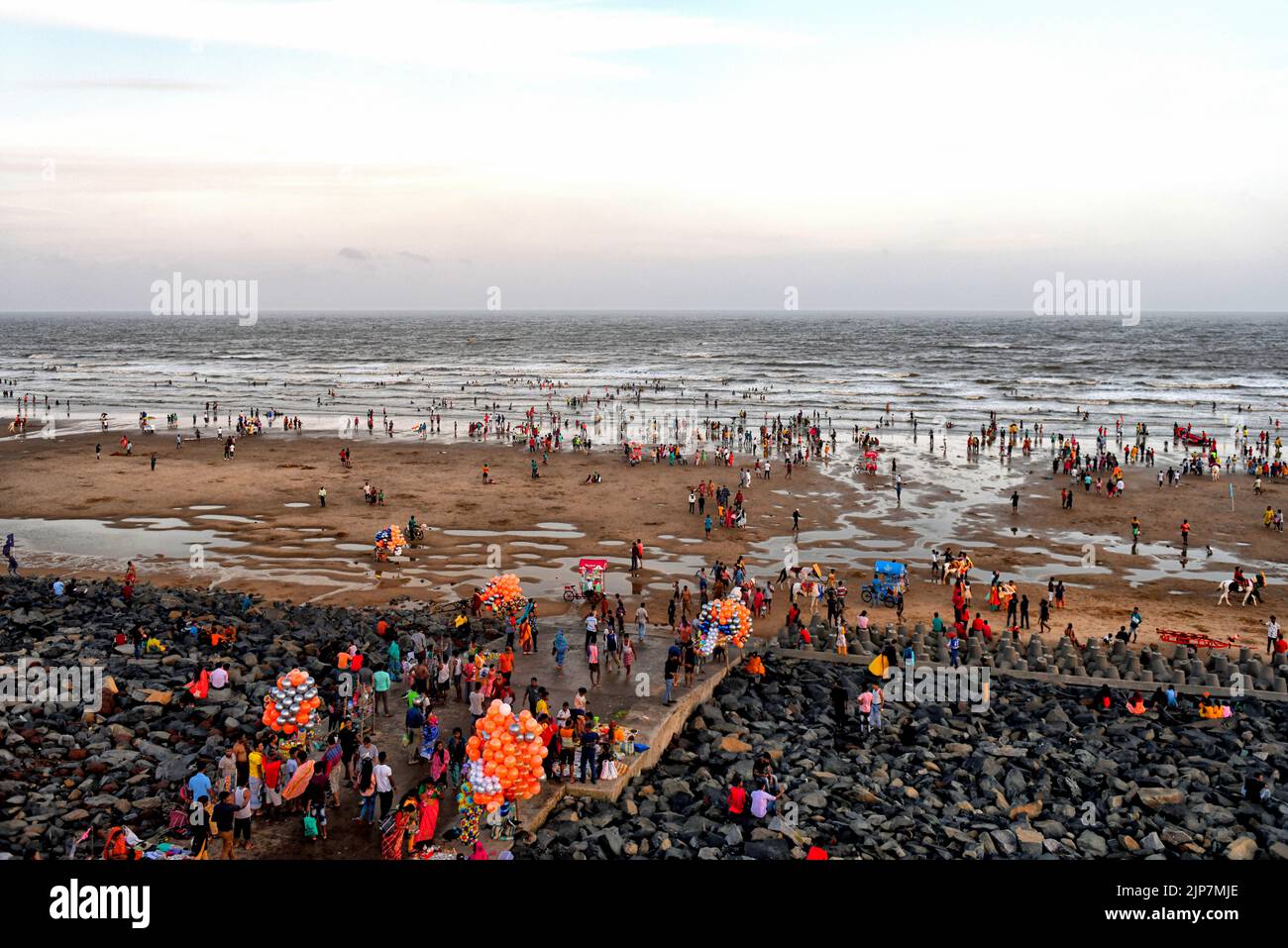 Digha, India. 15th Aug, 2022. Areal a view of a large crowd at the ...