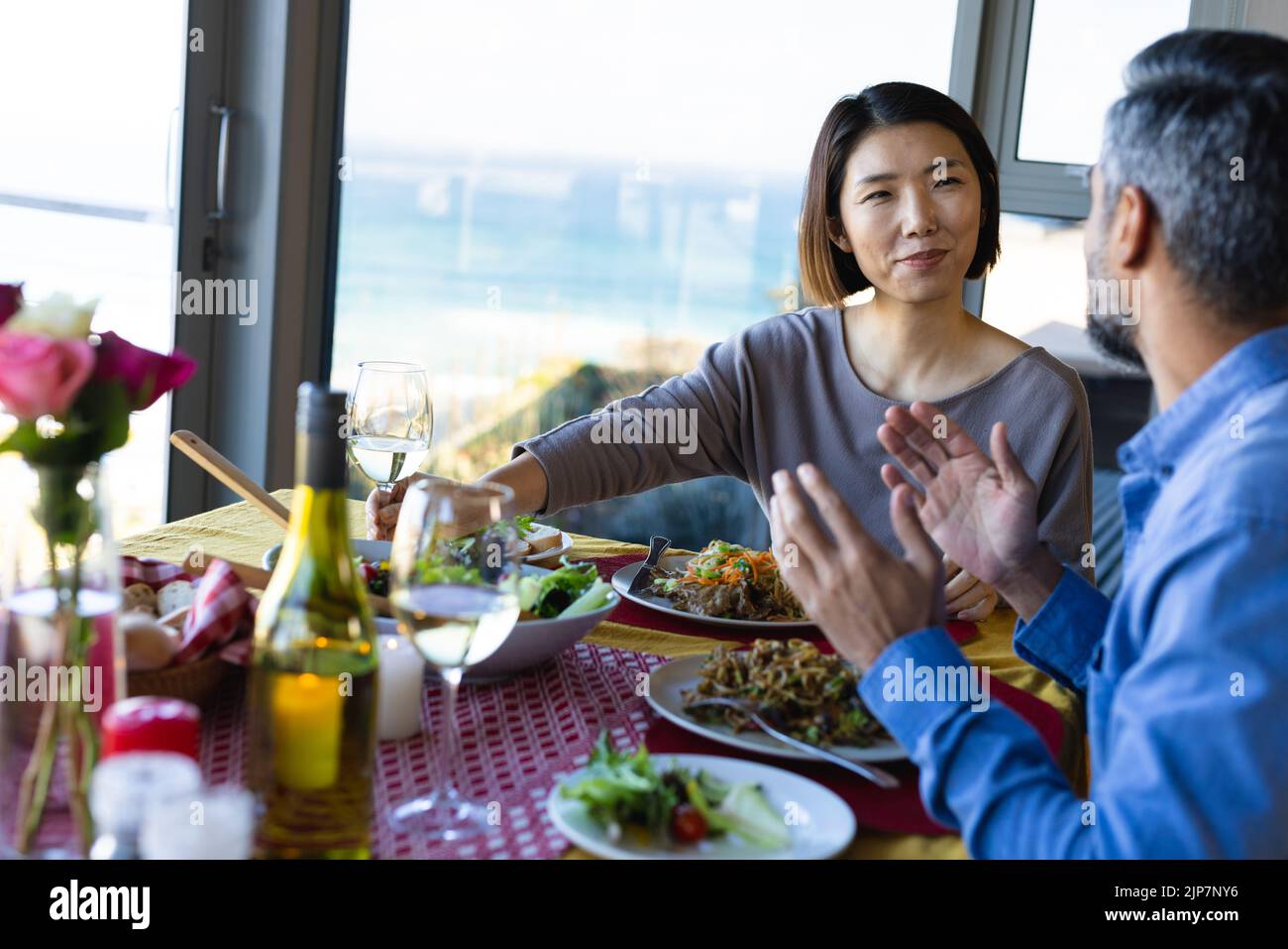 Couple sitting table hi-res stock photography and images - Alamy