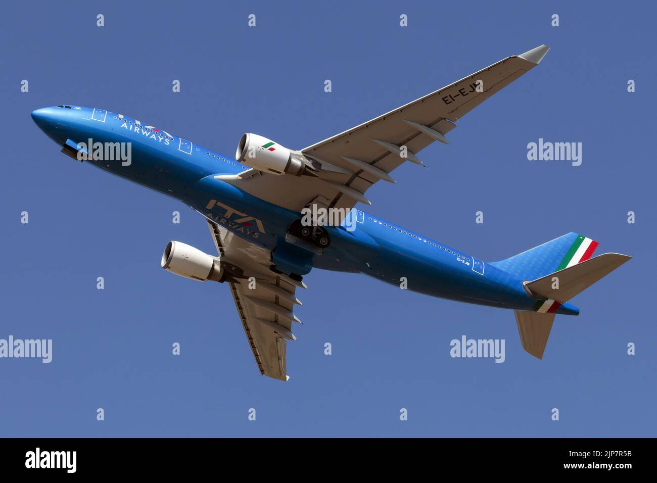 Ita airways airbus hi-res stock photography and images - Alamy