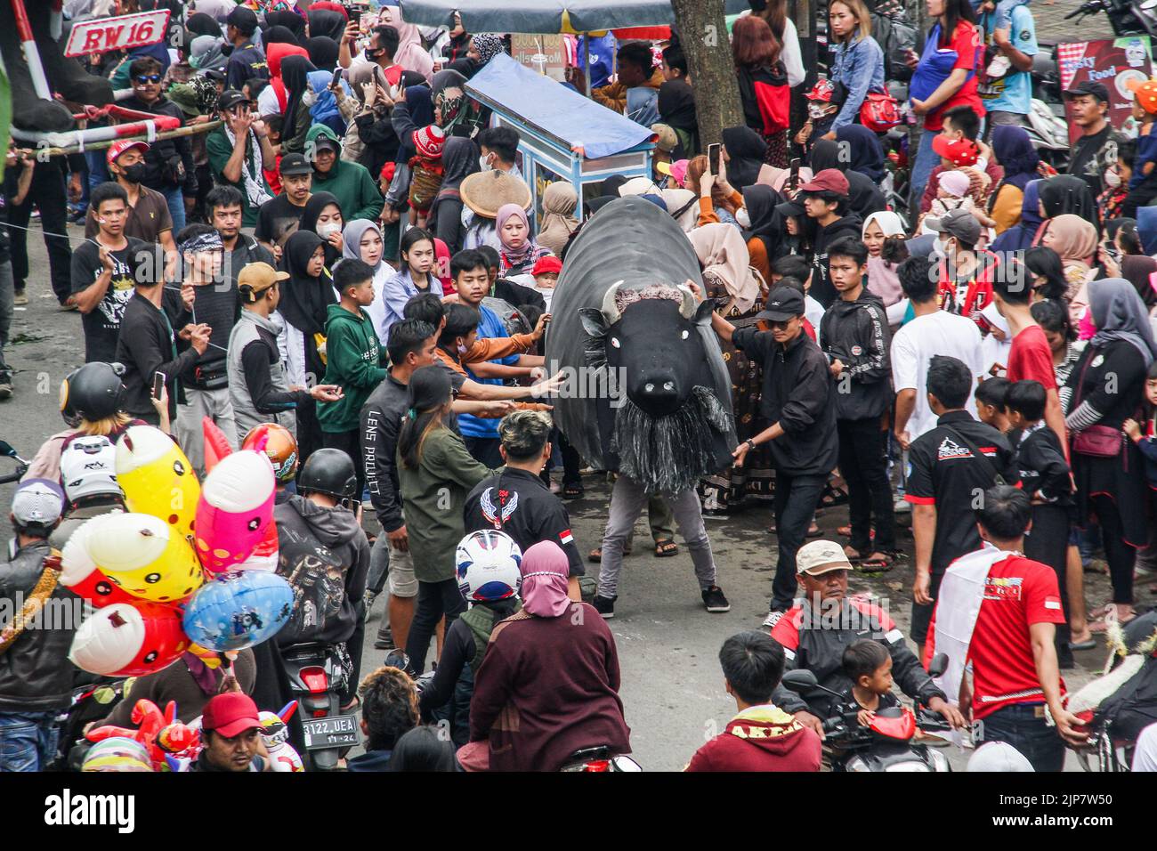 Parongpong, West Java, Indonesia. 16th Aug, 2022. Residents took part ...