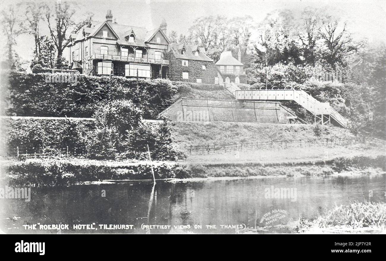 The Roebuck Hotel, Oxford Road, Tilehurst, 1904 Stock Photo - Alamy