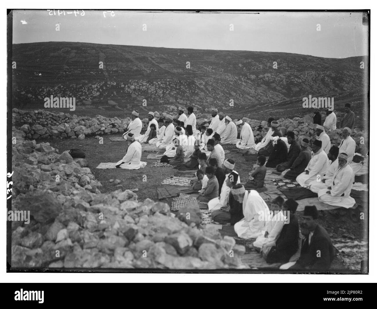 The Samaritan Passover on Mt. Gerizim. Praying on knees Stock Photo - Alamy