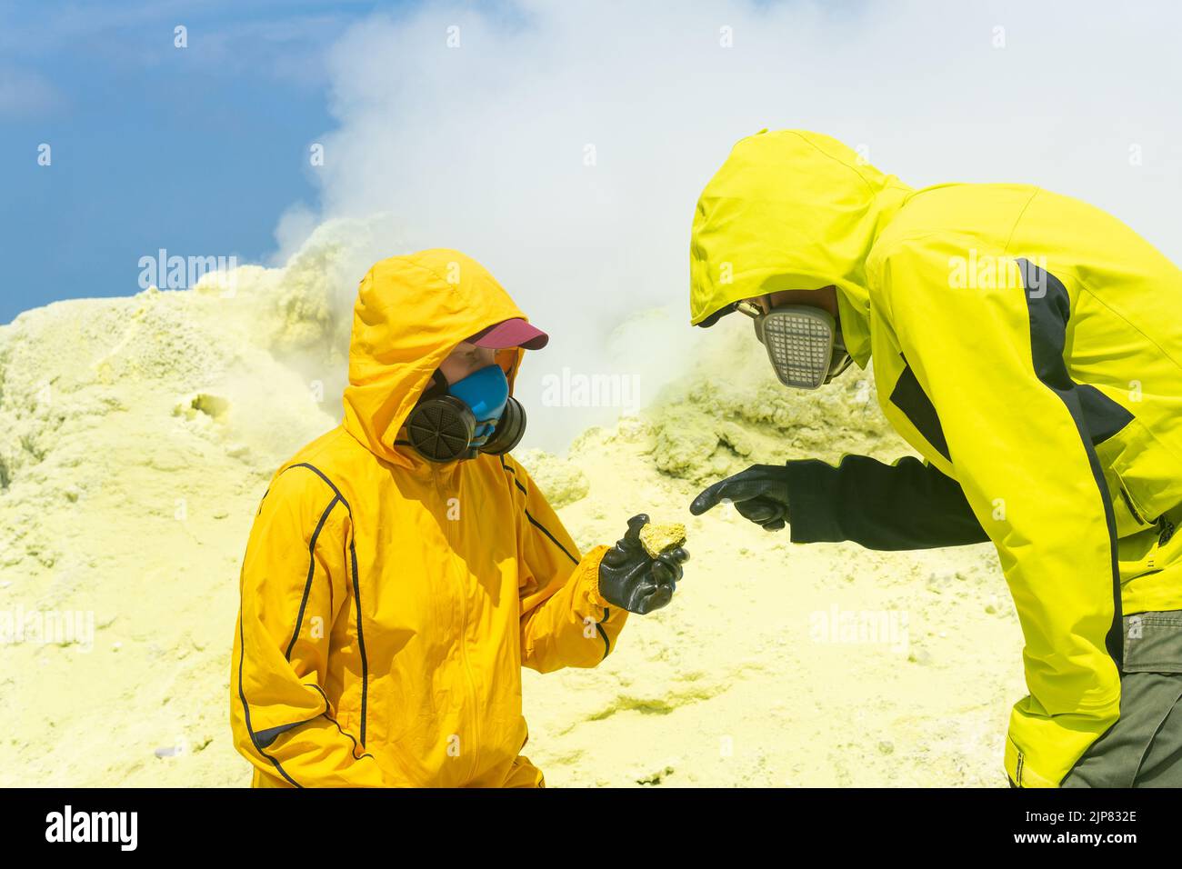 Volcano gas sample hi-res stock photography and images - Alamy