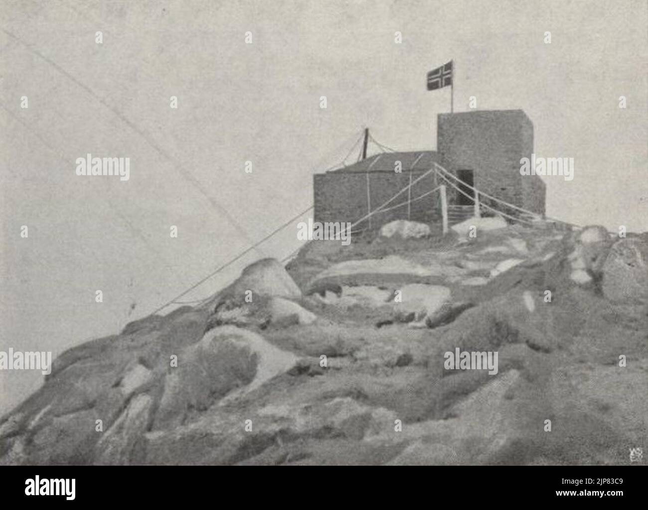 The simple northern lights observatory at Haldetoppen Stock Photo - Alamy