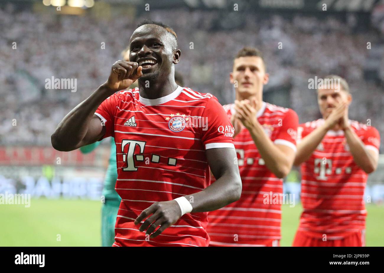 Sadio Mane Of Bayern Muenchen Mit Megophone Be Iden Fans Fussball 1