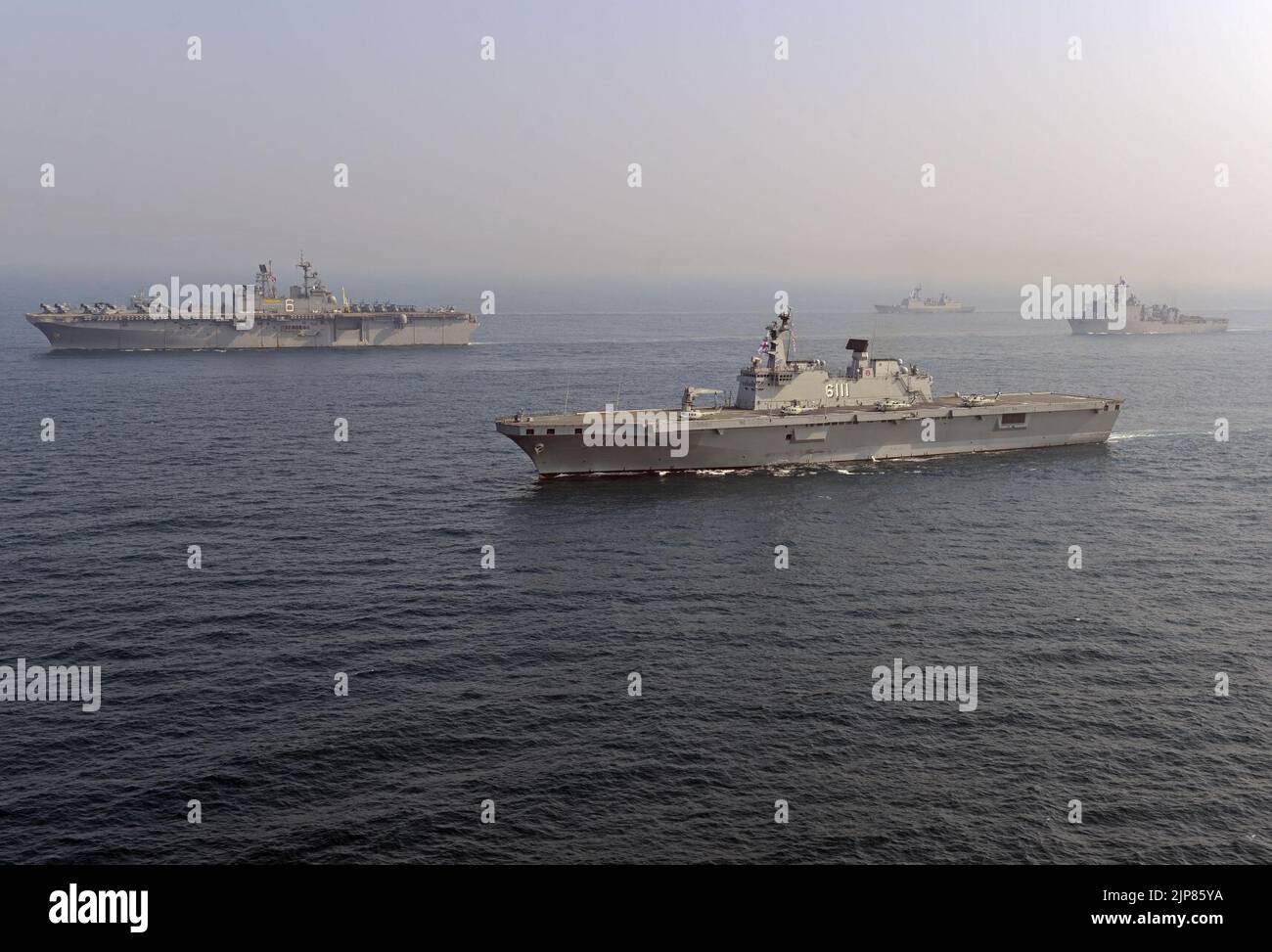 The South Korean amphibious assault ship ROKS Dokdo (LPH 6111), front ...