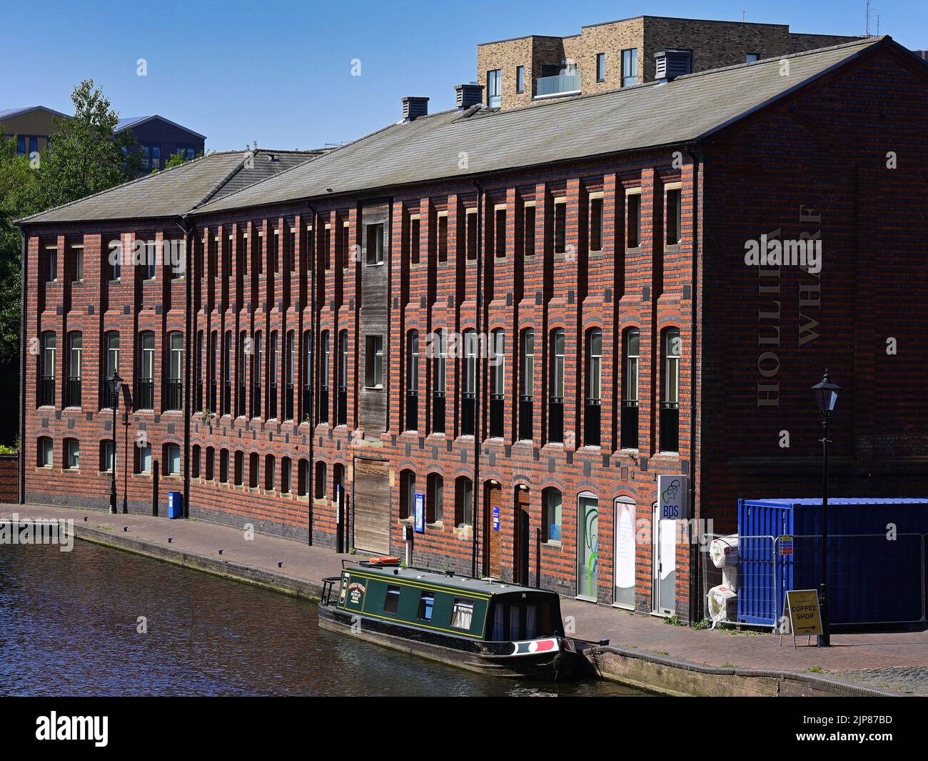 Historic canal side building hi-res stock photography and images - Alamy