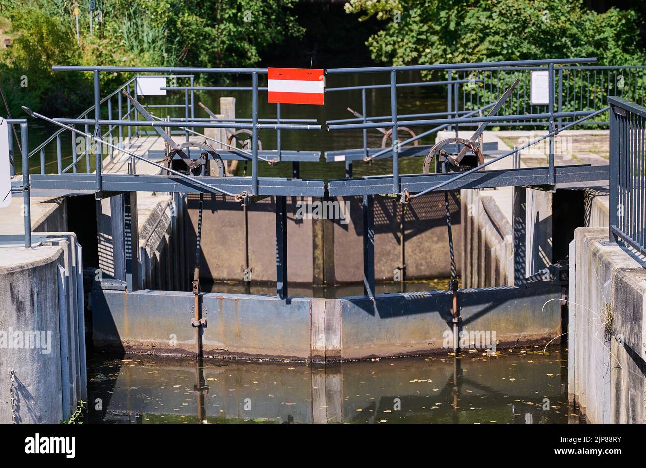 Unterspreewald, Germany. 15th Aug, 2022. The navigation sign "passage ...