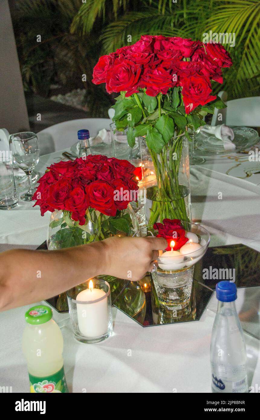 Red white wedding reception tables hi-res stock photography and images ...