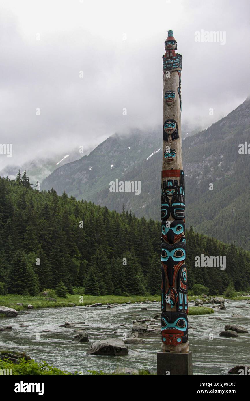 Totem pole in glacier national park hi-res stock photography and images ...