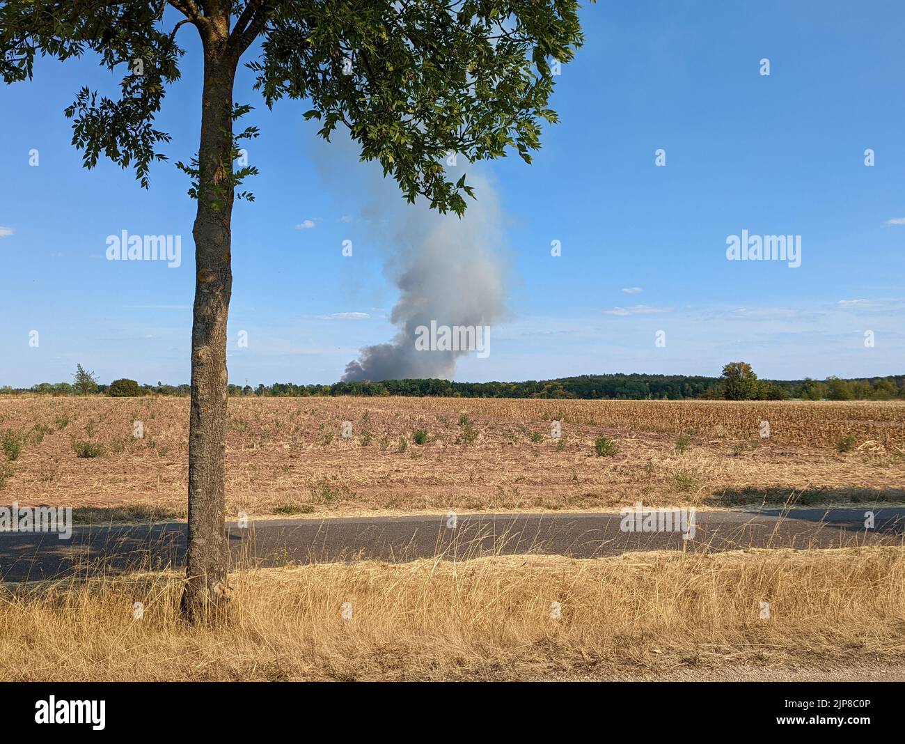 Smoke column hi-res stock photography and images - Alamy