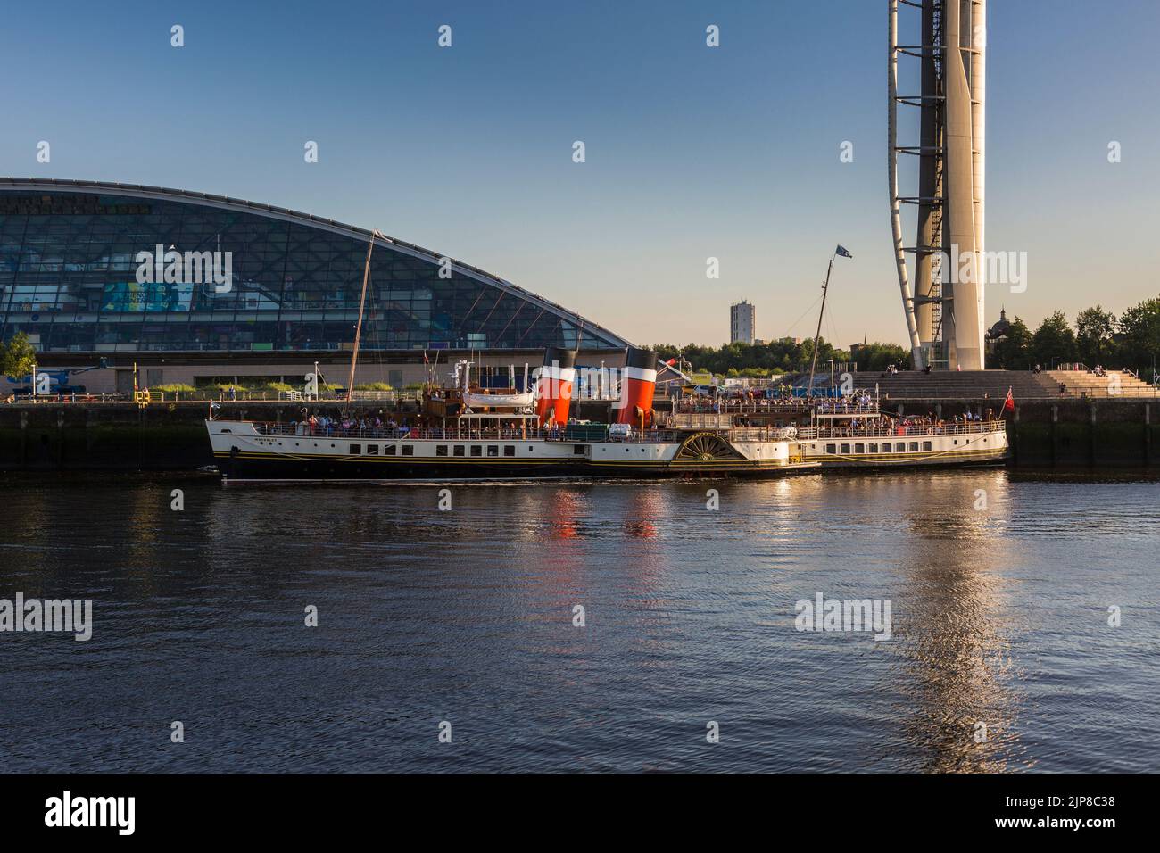 The paddle steamer Waverley on the River Clyde about to head down river ...