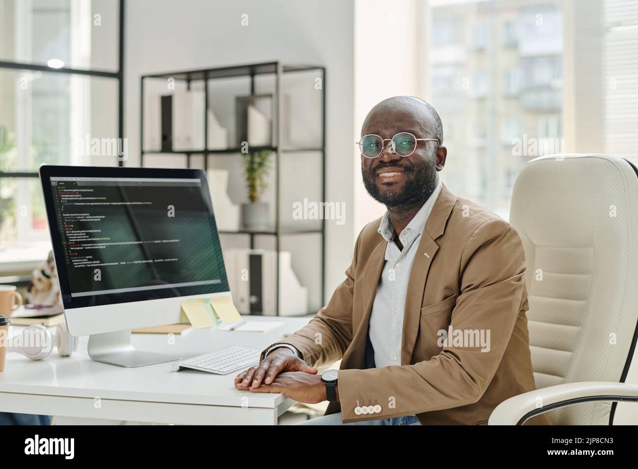 Developer workplace hi-res stock photography and images - Alamy