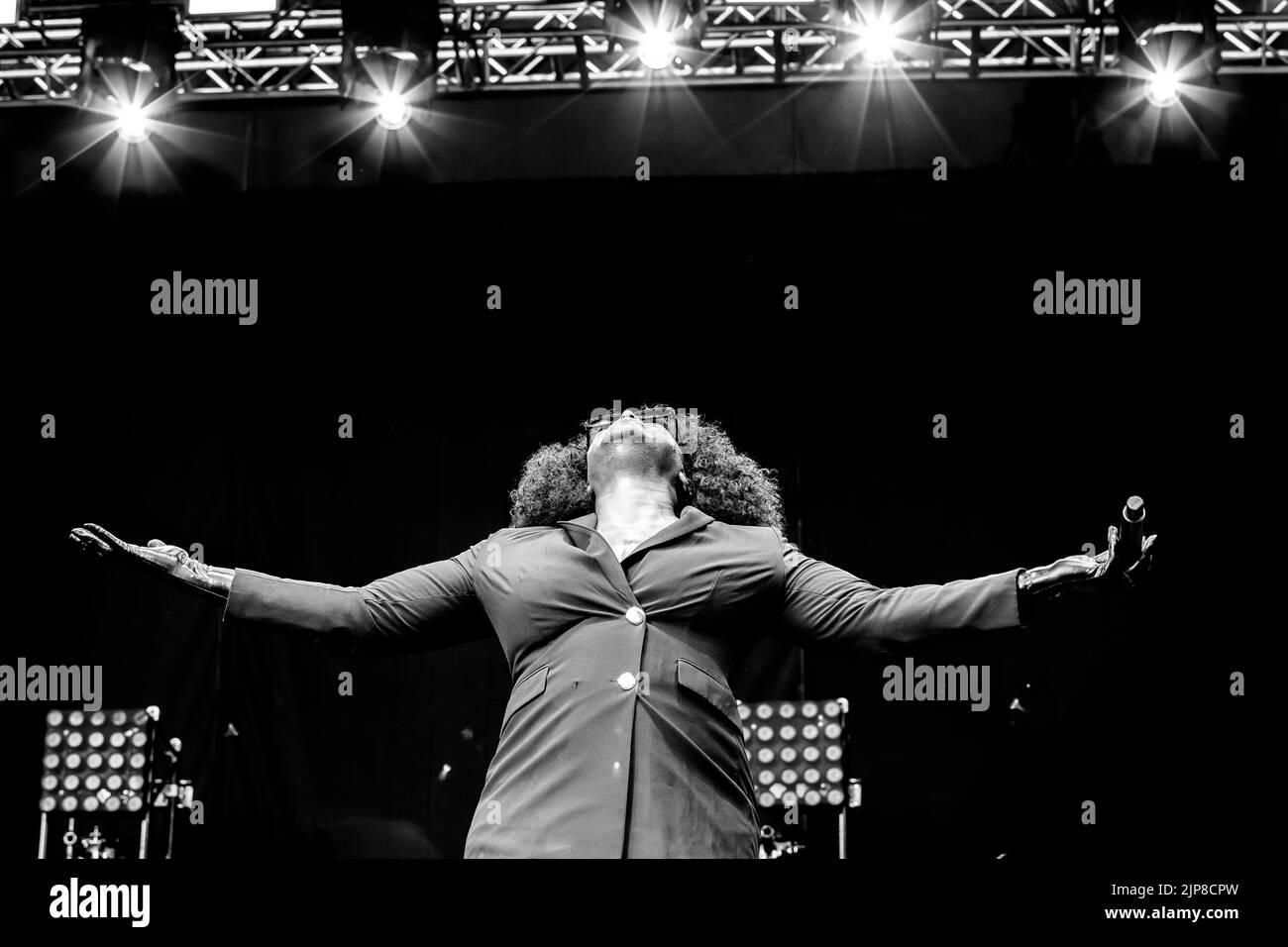 Black female singer hi-res stock photography and images - Alamy