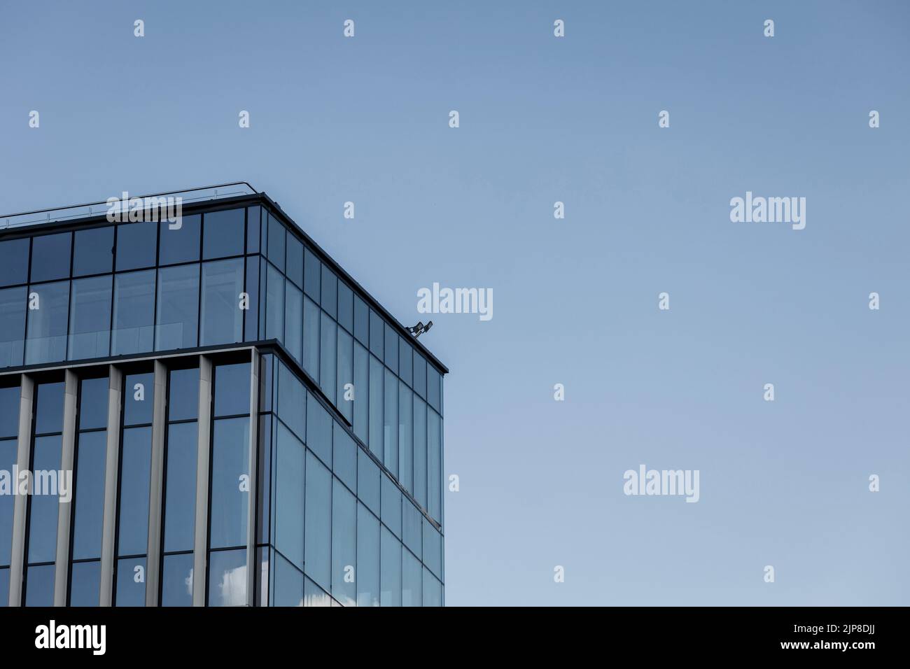 New glass building hi-res stock photography and images - Alamy