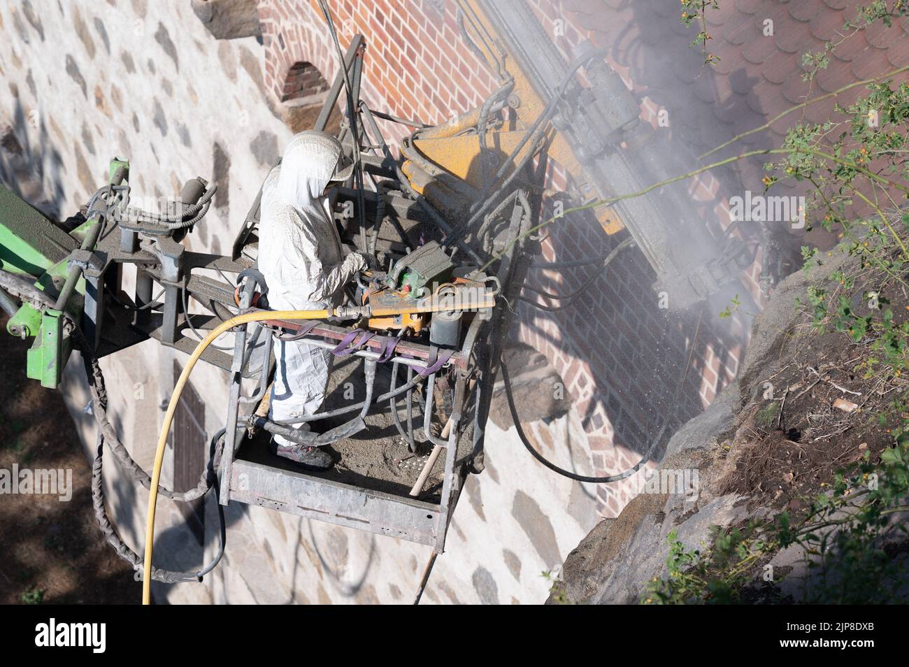 Bautzen, Germany. 16th Aug, 2022. A lifting platform is in front of the ...