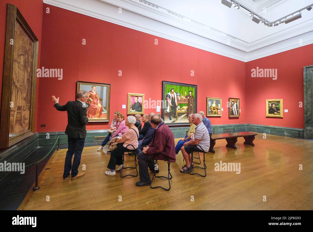 Docent group in gallery hi-res stock photography and images - Alamy