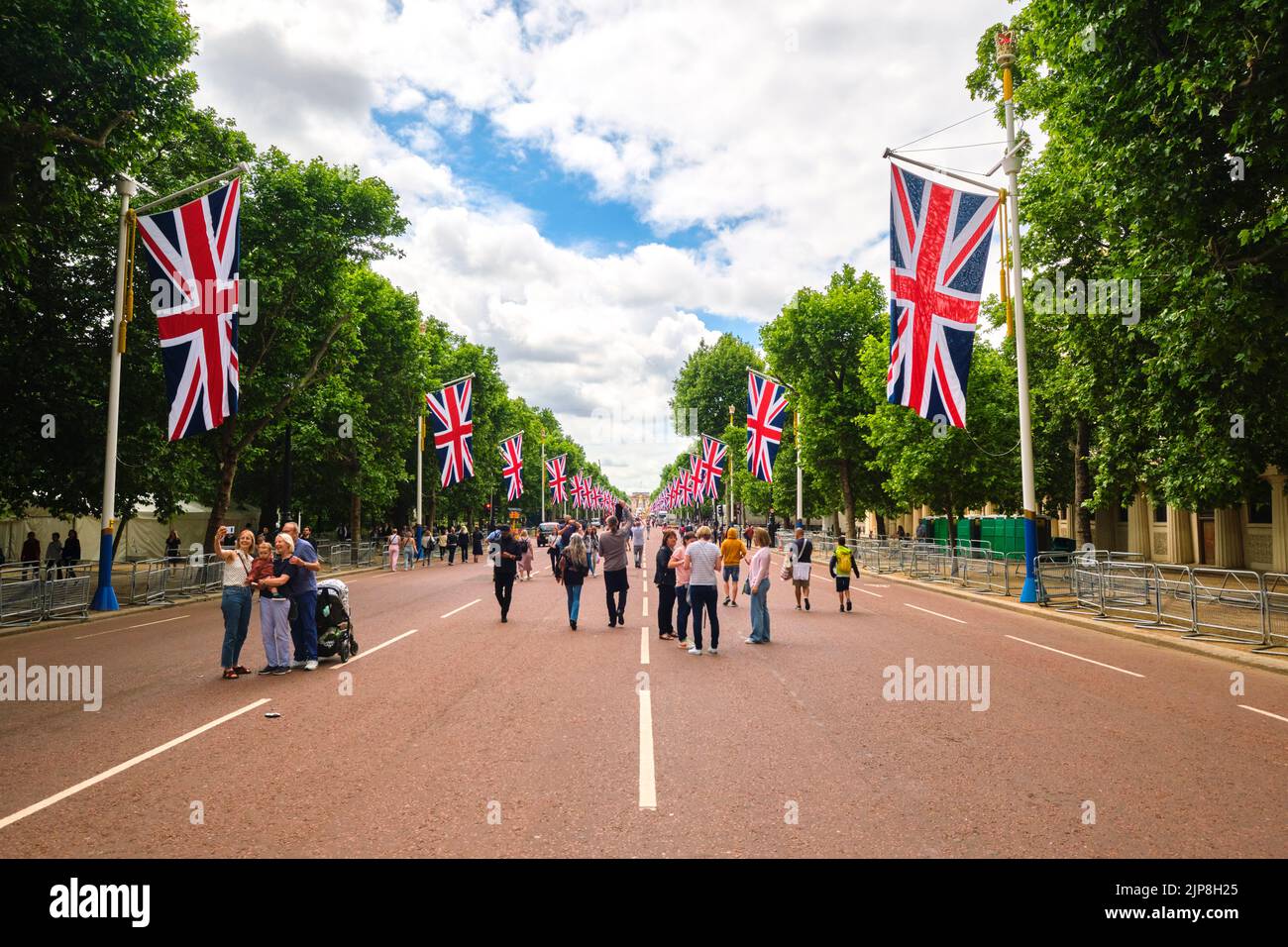 People walk and take pictures along The Mall during Queen Elizabeth's ...