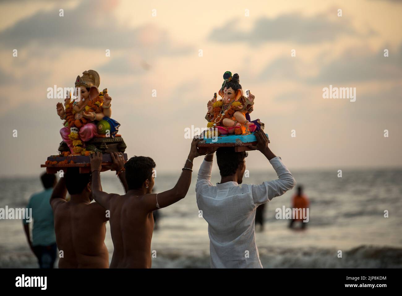Lord Ganesha idols, Ganesh Chaturthi, Ganapati Festival, Juhu beach ...