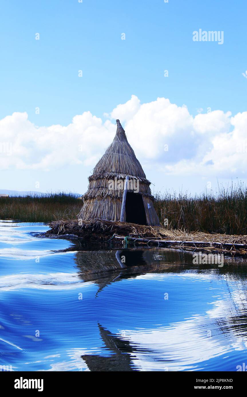 Hut on shore lake hi-res stock photography and images - Alamy