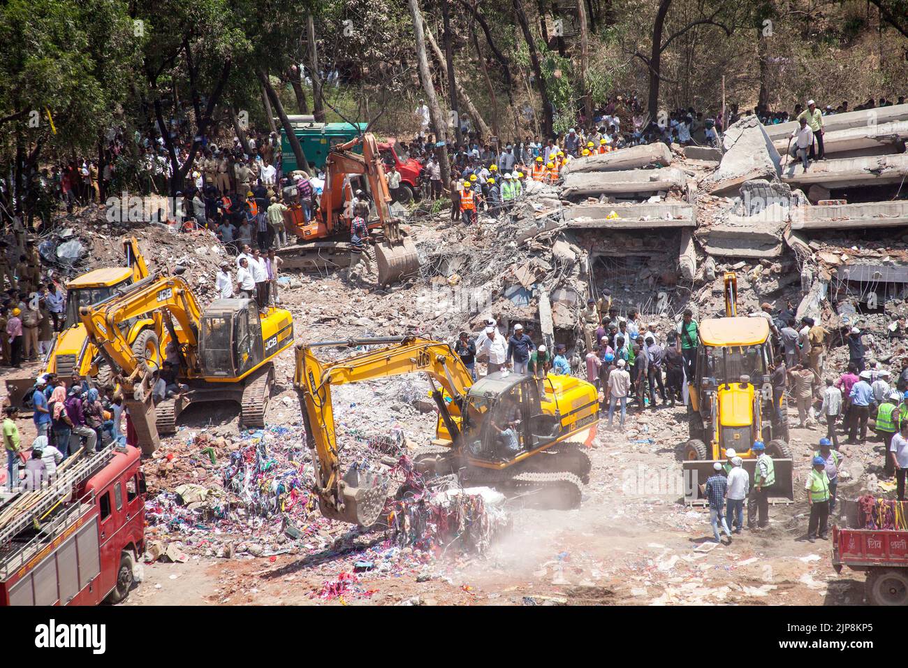 Lucky building collapse, crane clearing debris, Mumbra, Bombay, Mumbai ...
