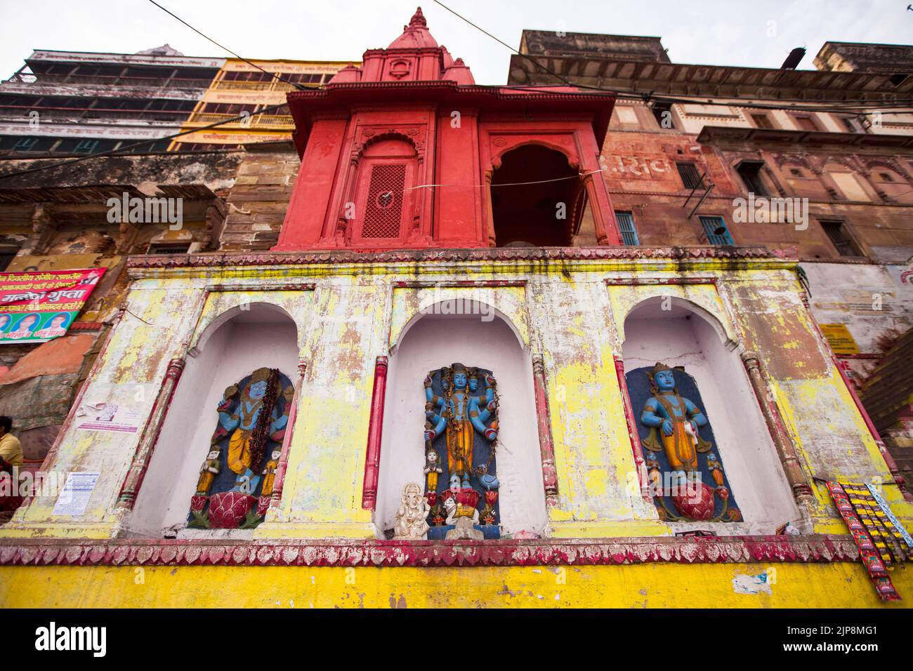 Hindu Gods statues in alcove, Varanasi, Banaras, Benaras, Kashi, Uttar ...