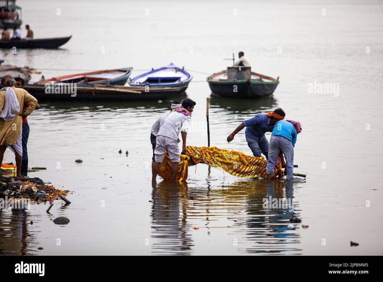 Cremation ceremony at Manikarnika Ghat, Varanasi, Banaras, Benaras ...