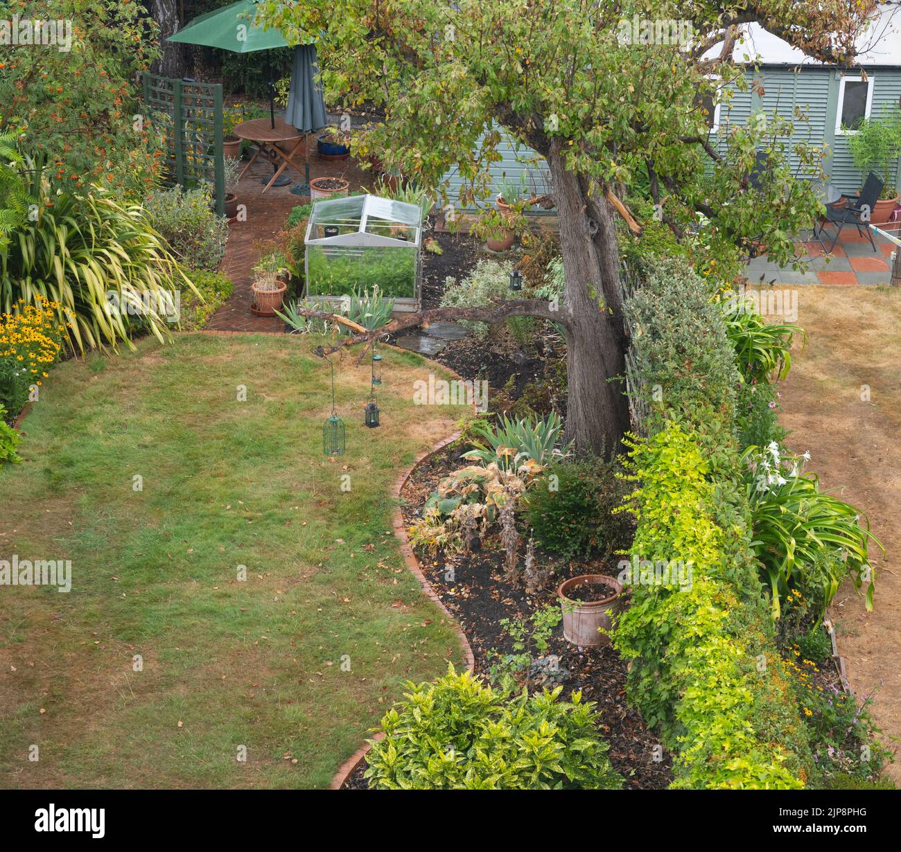 Parched lawns hi-res stock photography and images - Alamy