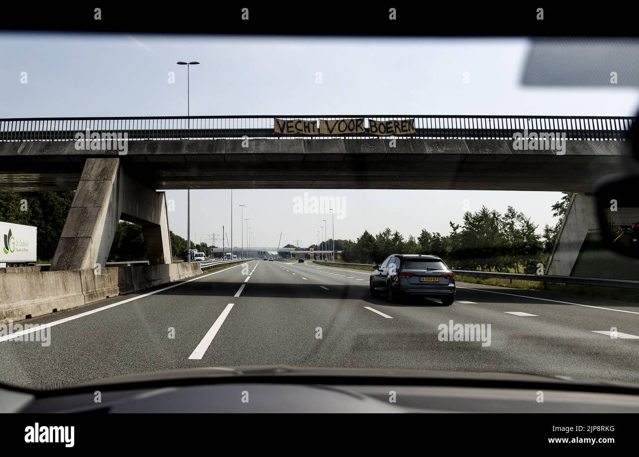 2022-08-16 12:08:02 MAARSBERGEN - A protest slogan on a viaduct above ...