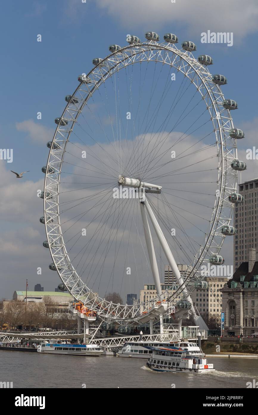 Sky thames hi-res stock photography and images - Alamy