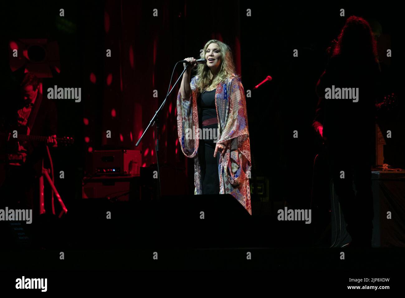 Alison Krauss performs an inspiring and idiosyncratic mix of rock, folk ...