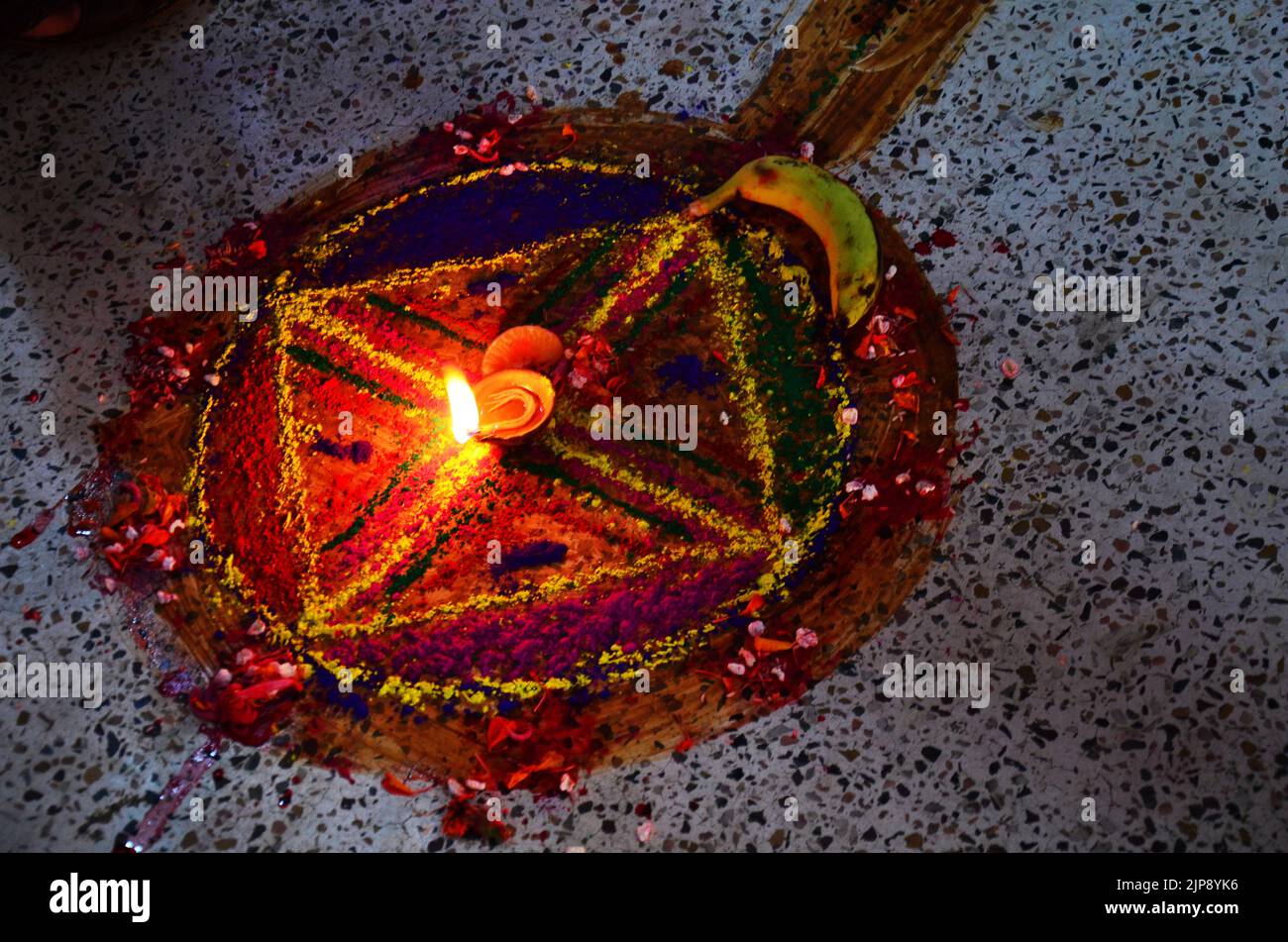 Hindu indian mourning ritual hi-res stock photography and images - Alamy