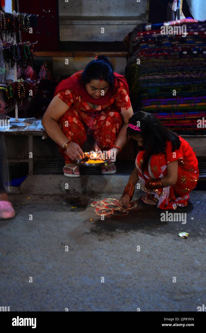 Hindu indian mourning ritual hi-res stock photography and images - Alamy