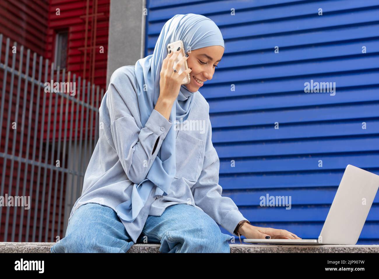 Muslim girls computer hi-res stock photography and images - Alamy