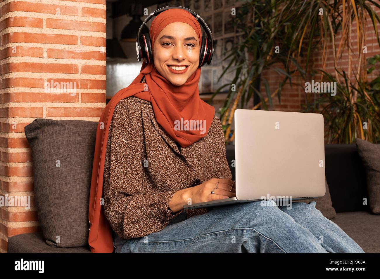 home, laptop, muslim, hijab, homes, computer, computers, laptops ...