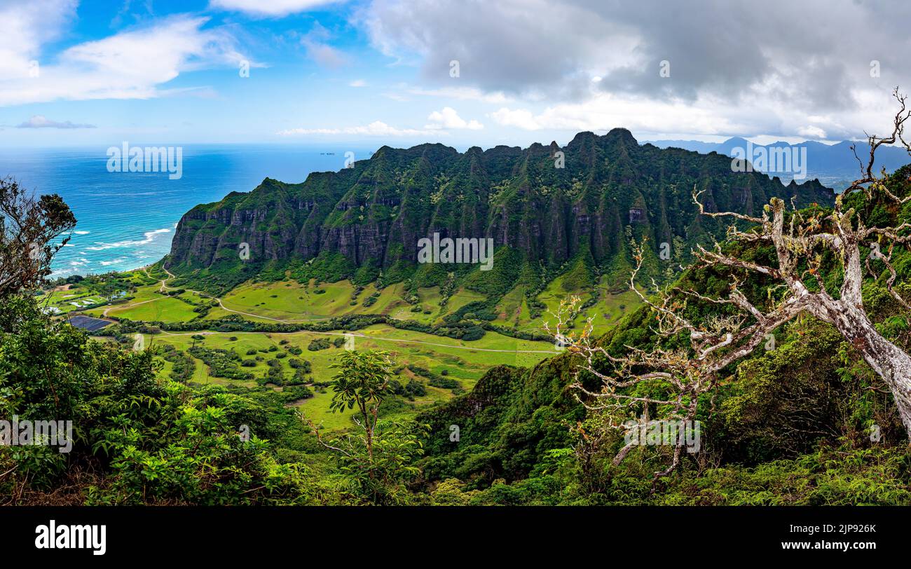 Magnificent view of the valley and Mountain Range at Kualoa Ranch in ...