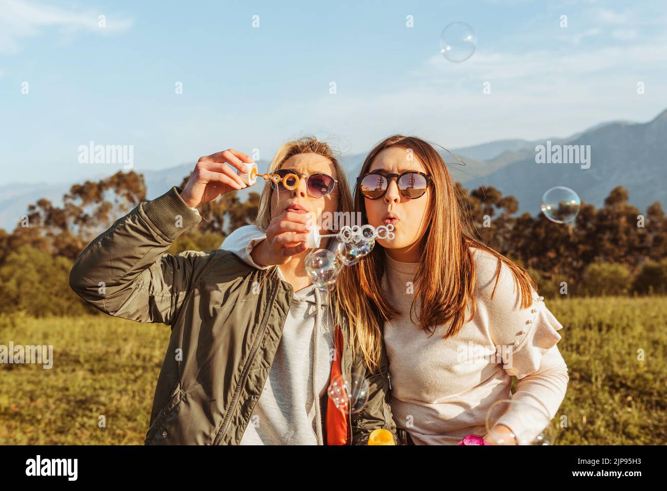 fun, friends, soap bubble, funs, friend, soap bubbles Stock Photo - Alamy