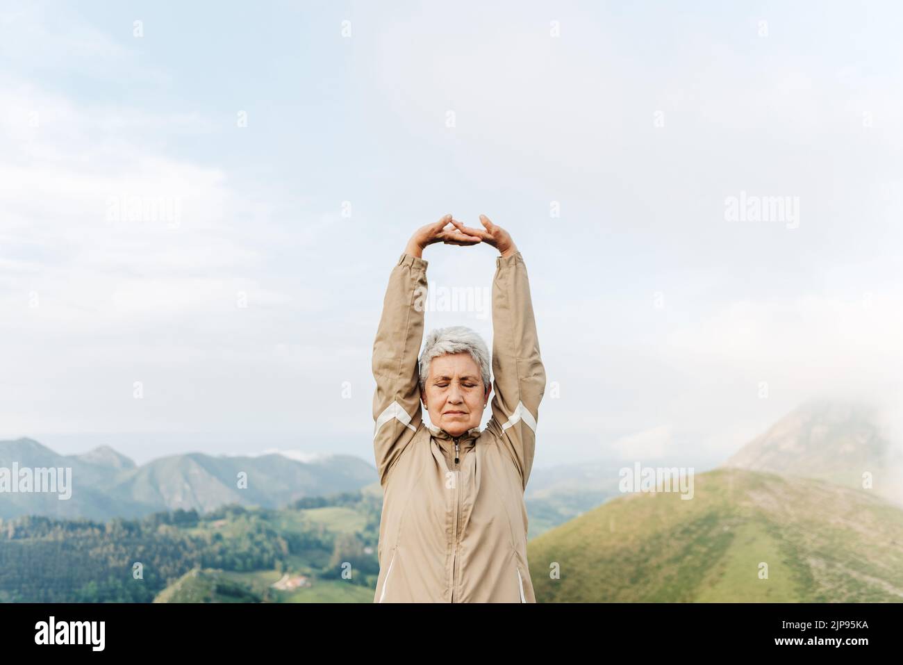 senior, stretching, hike, hiker, elderly, old, seniors, stretch, hikes, hikers Stock Photo - Alamy