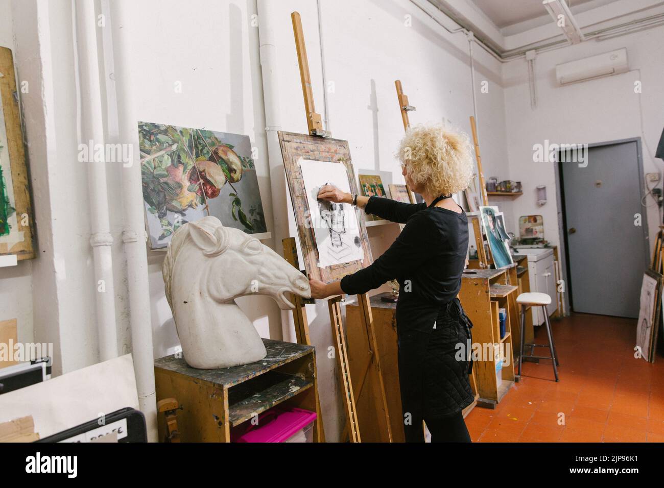 drawing, studio, artist, kohlezeichnung, studios, artists Stock Photo - Alamy