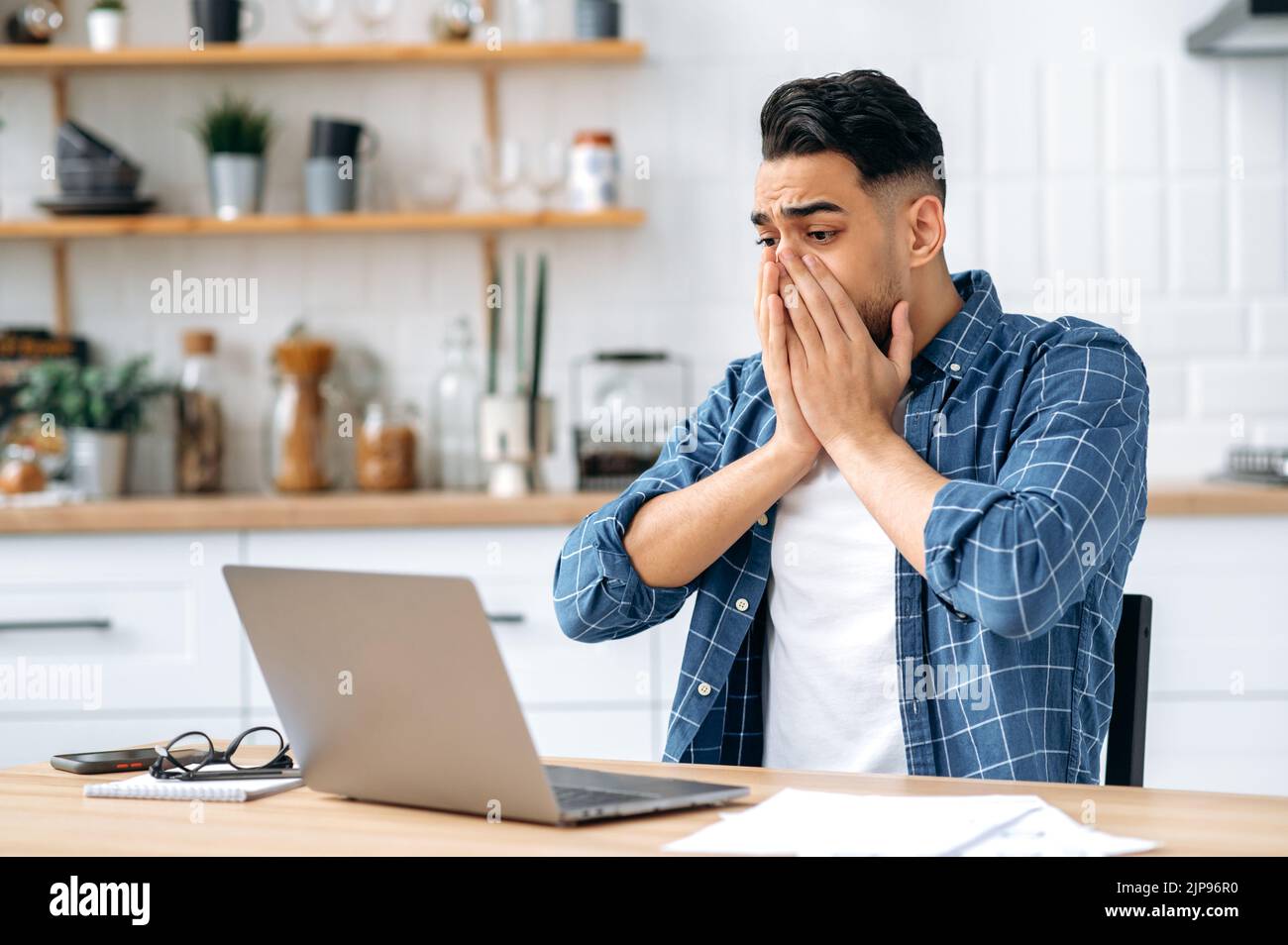 Puzzled freelancer man work hi-res stock photography and images - Alamy