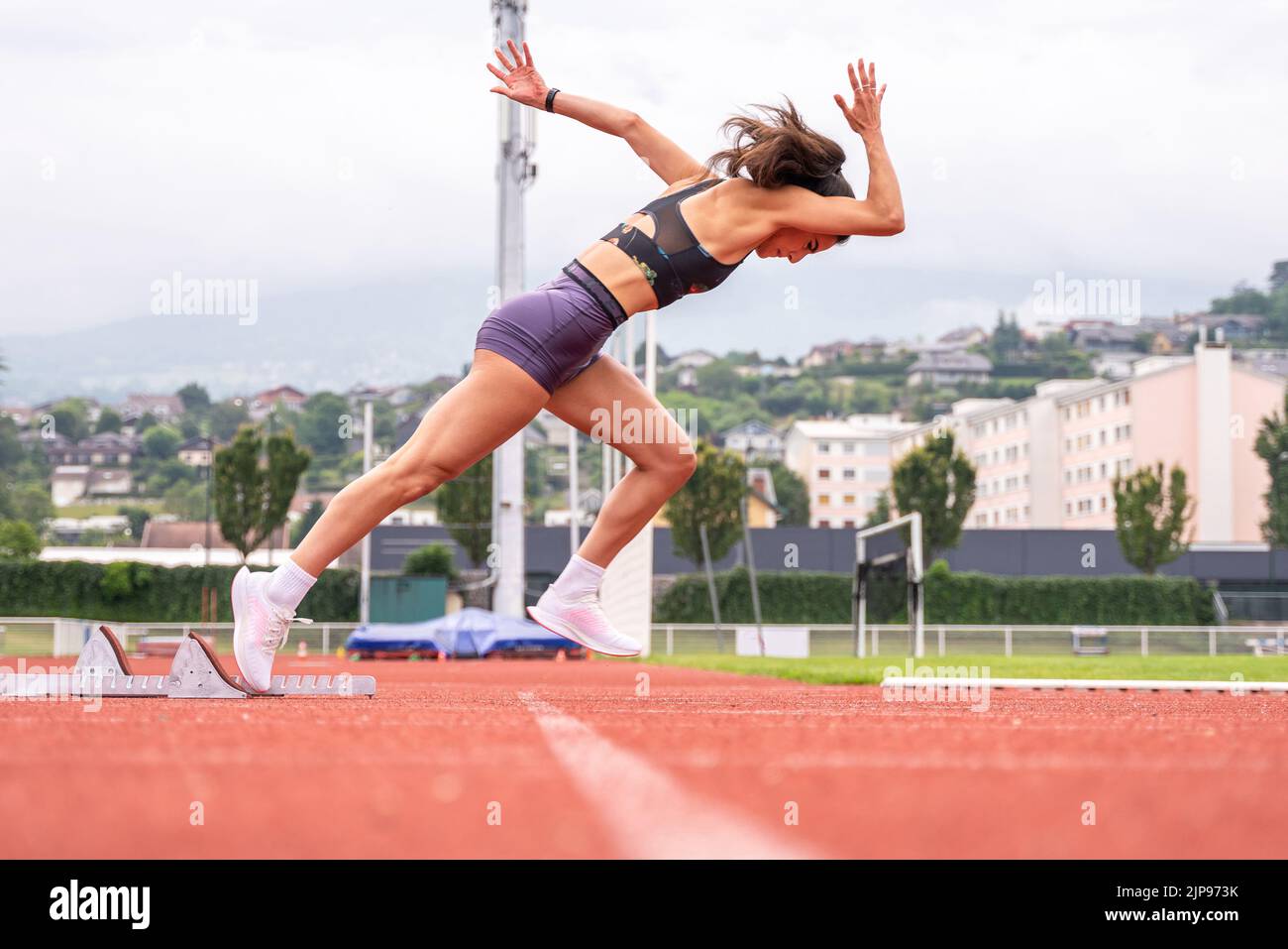 start, sprinting, woman runner, beginning, starts, female runner ...
