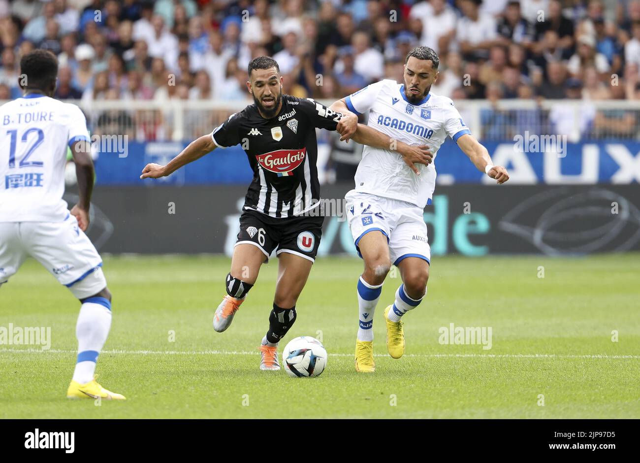 Angers ligue 1 bentaleb hi-res stock photography and images - Alamy